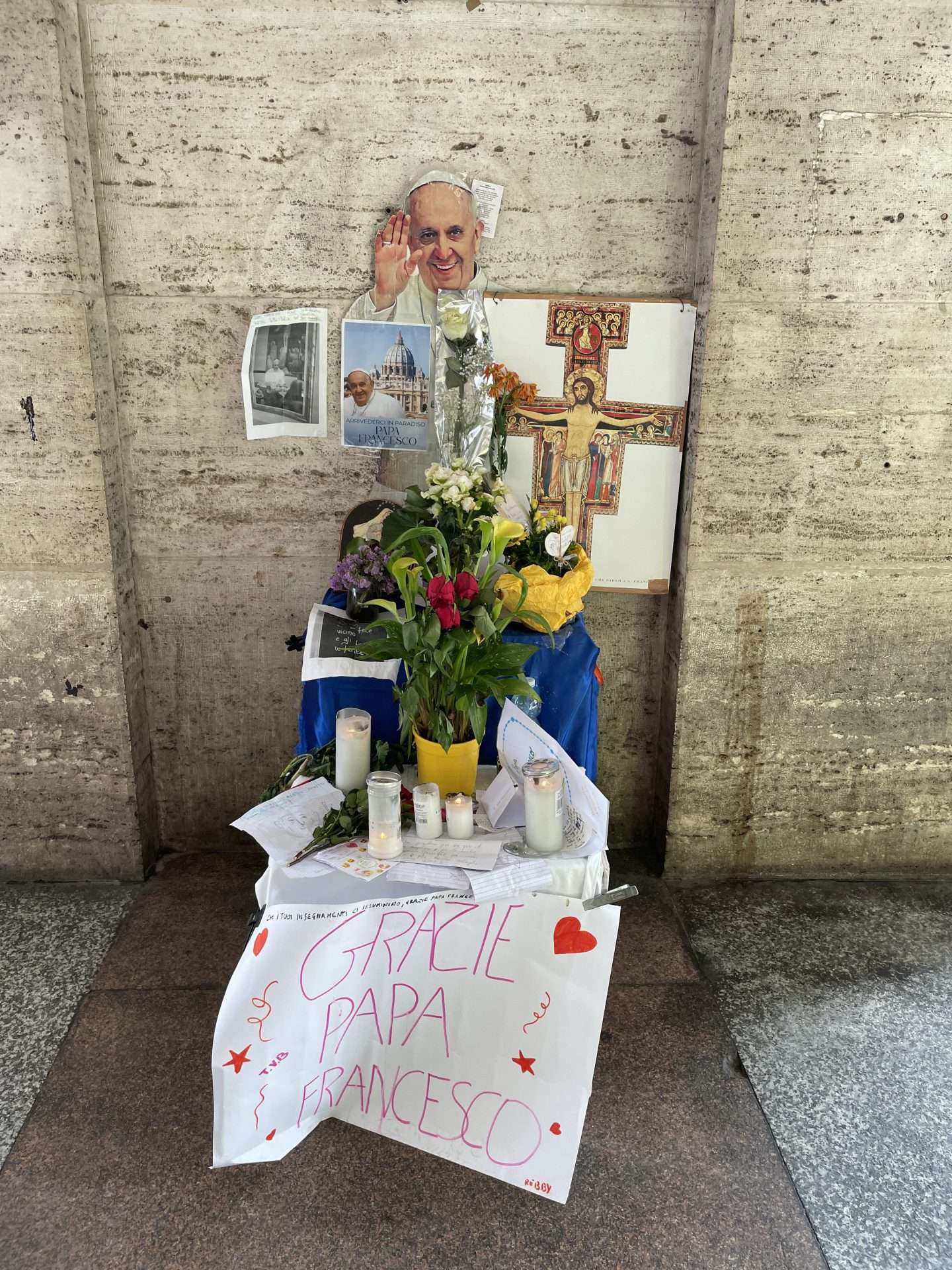 Mourners reflect on Pope Francis’ legacy in St Peter's Square - The Tablet