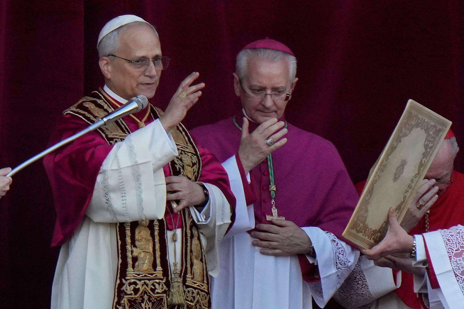 First Urbi et Orbi Blessing of Pope Leo XIV - The Tablet