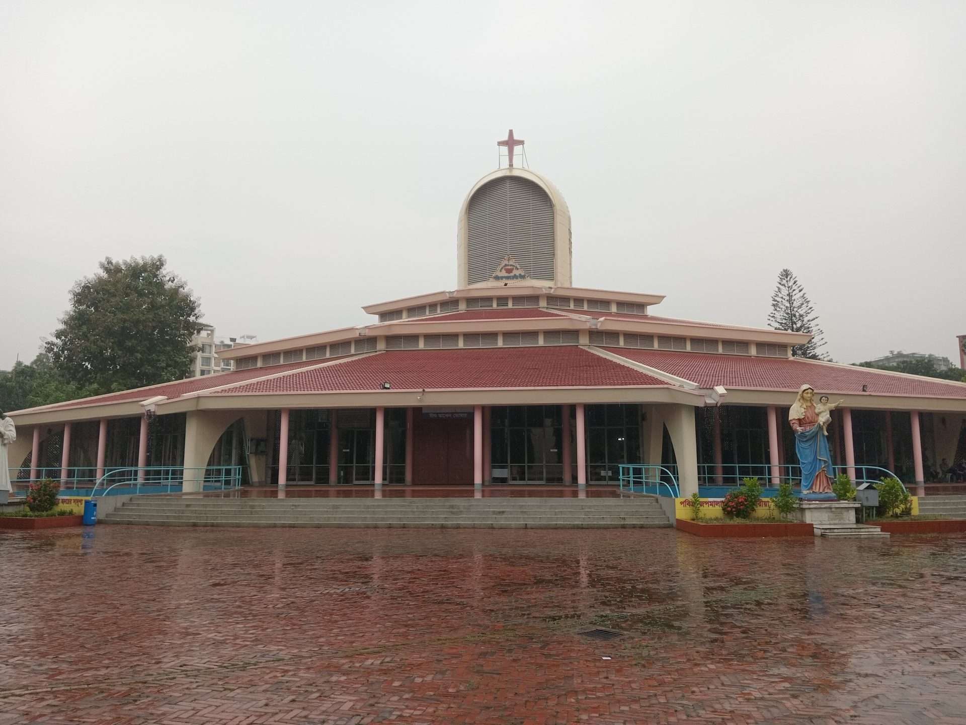 Christians alarmed by bomb attacks on Dhaka institutions - The Tablet