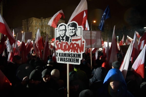 Polish bishop intervenes for hunger-striking politicians - The Tablet